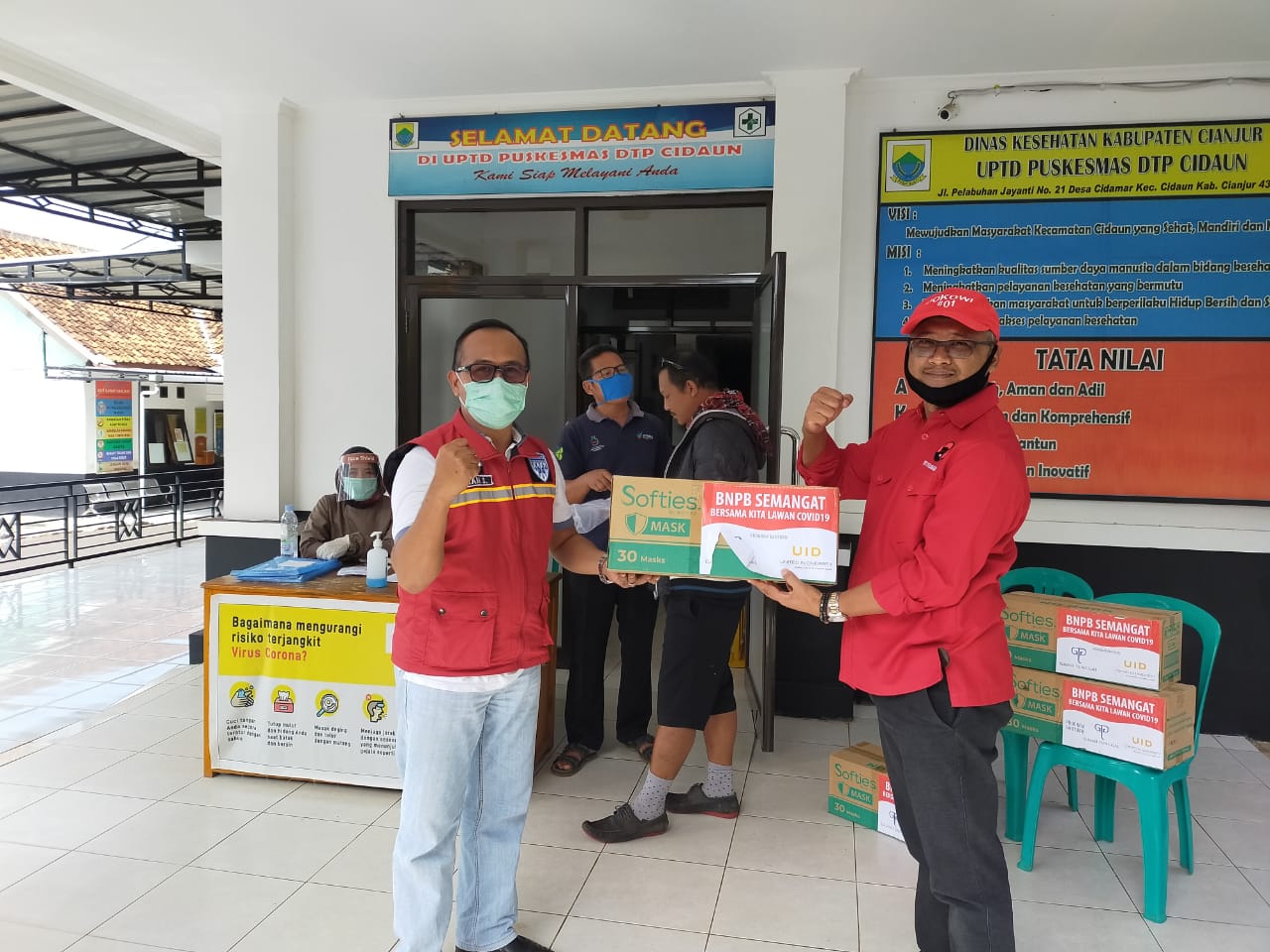 Bulan Bung Karno, PDIP Cianjur Bagikan Masker dan Sembako di Cisel – Cianjur Ekspres