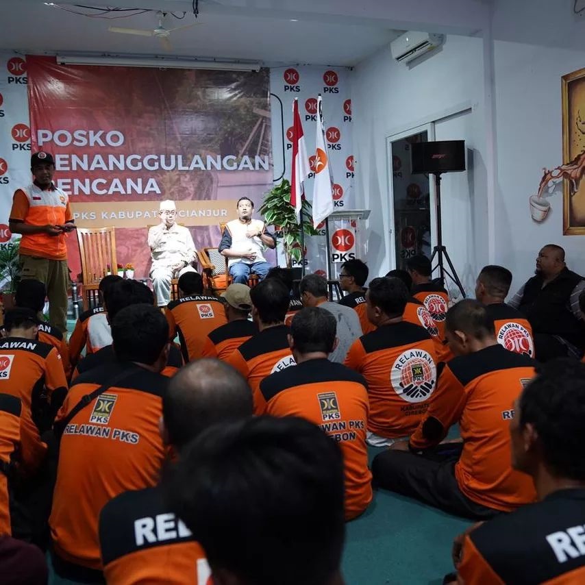 Puluhan Relawan PKS se-Jabar Tiba di Cianjur, Bantu Masyarakat Korban ...