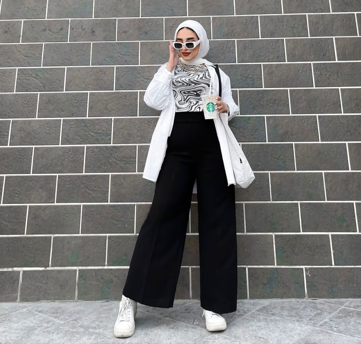 Ide Outfit Hitam Putih Hijab yang Bernuansa Monokrom – Cianjur Ekspres