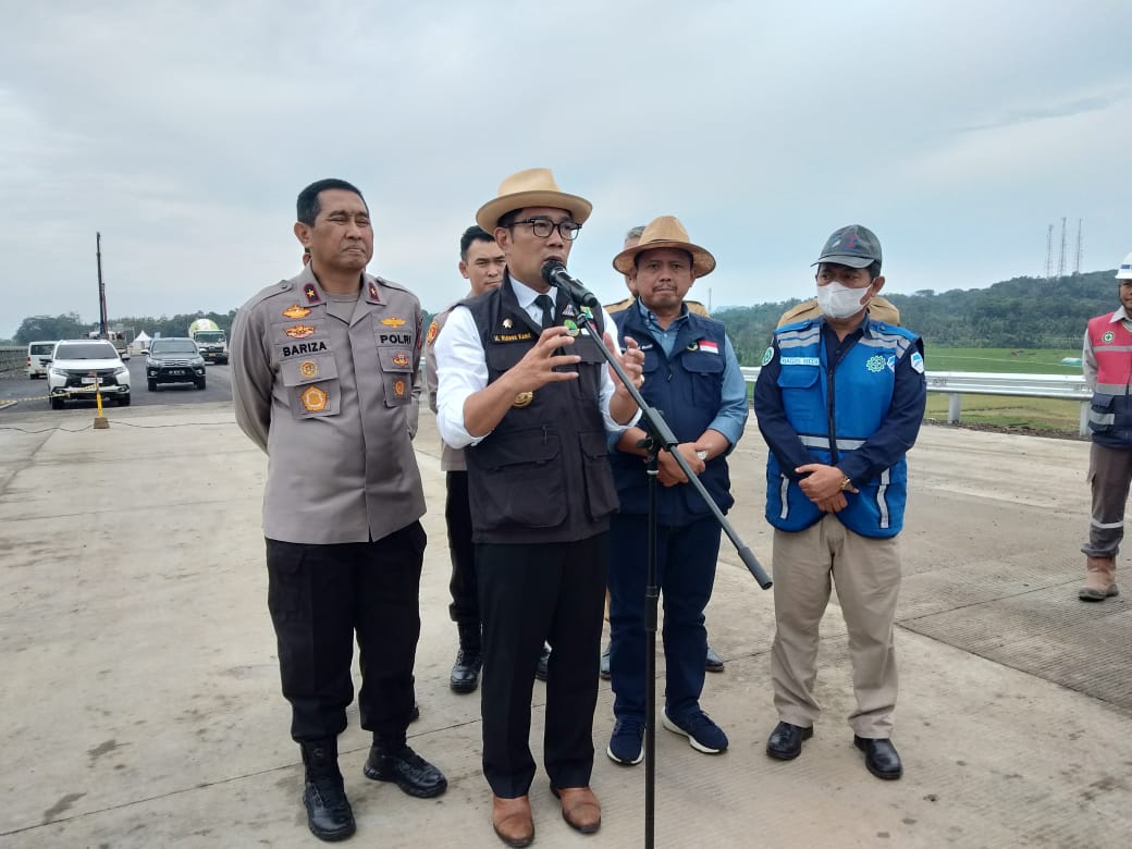 Jelang Arus Mudik 2023, Ridwan Kamil Pastikan Tol Cisumdawu Siap ... Jelang Arus Mudik 2023, Ridwan Kamil Pastikan Tol Cisumdawu Siap ...