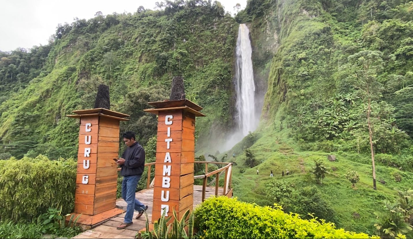 Curug Citambur yang Viral Ternyata Air Terjun Tertinggi di Jabar – Cianjur Ekspres