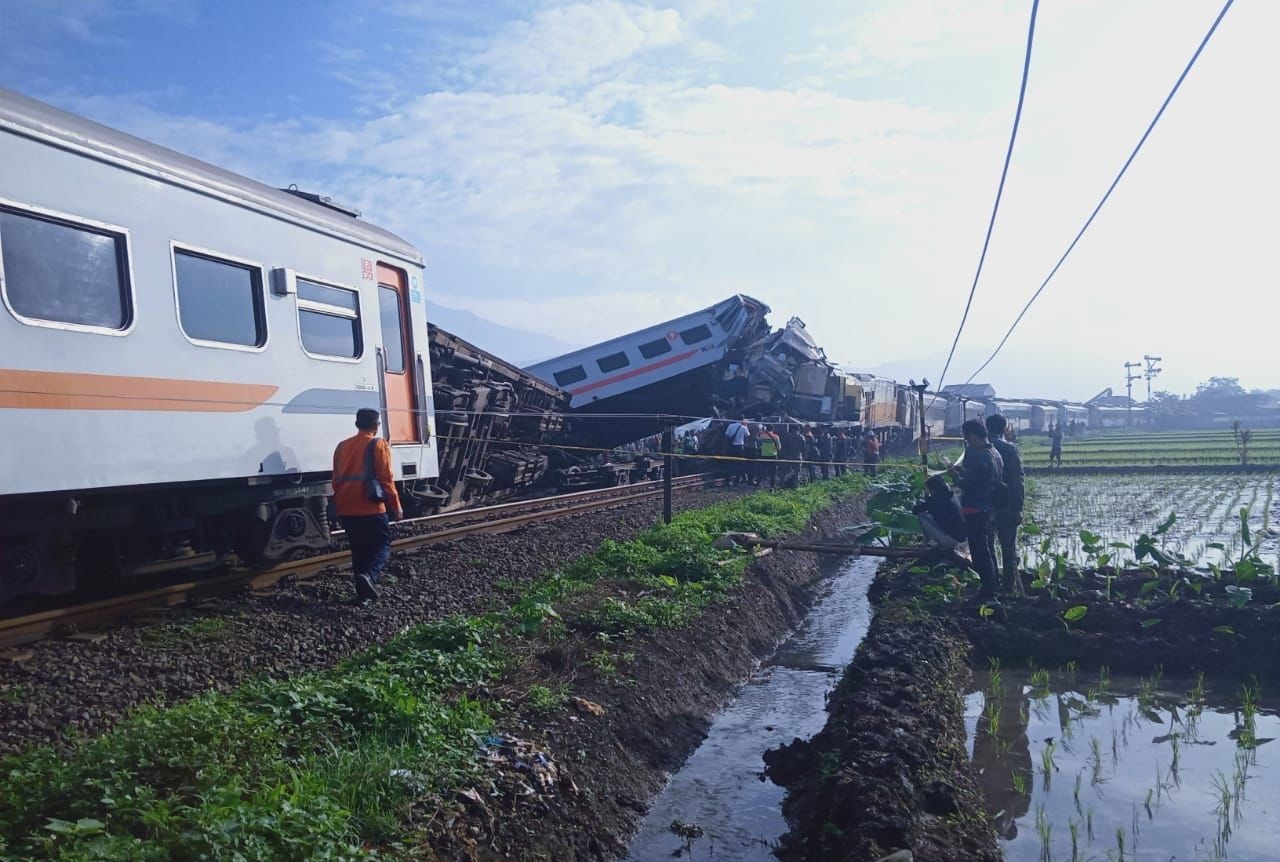 Terjadi Kecelakaan Kereta Api Lokal dan Turangga di Cicalengka ...
