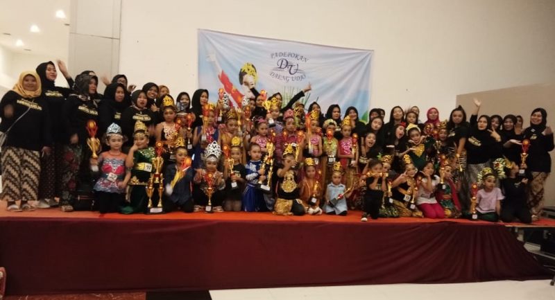 Sanggar Tari Jaipong Padepokan Daeng Udjo Lestarikan Kesenian Sejak ...