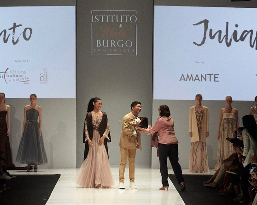 Dorong Sustainable Fashion, Desainer Ali Charisma Donasikan 1000 Outfit ...
