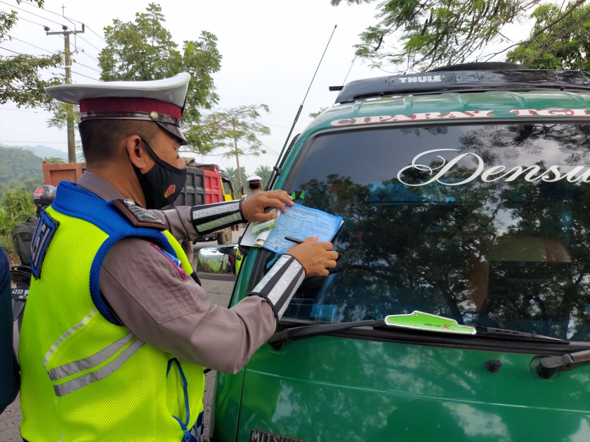 Puluhan Supir Angkot Tak Memiliki SIM – jabarekspres.com