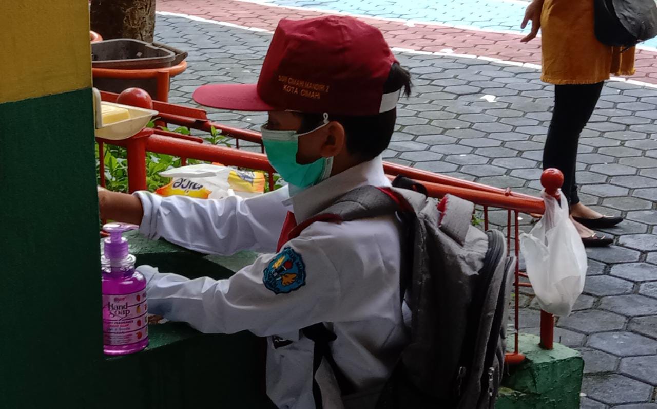 Disdik Cimahi Larang Sekolah Memaksa Orang Tua Beli Seragam Baru ...