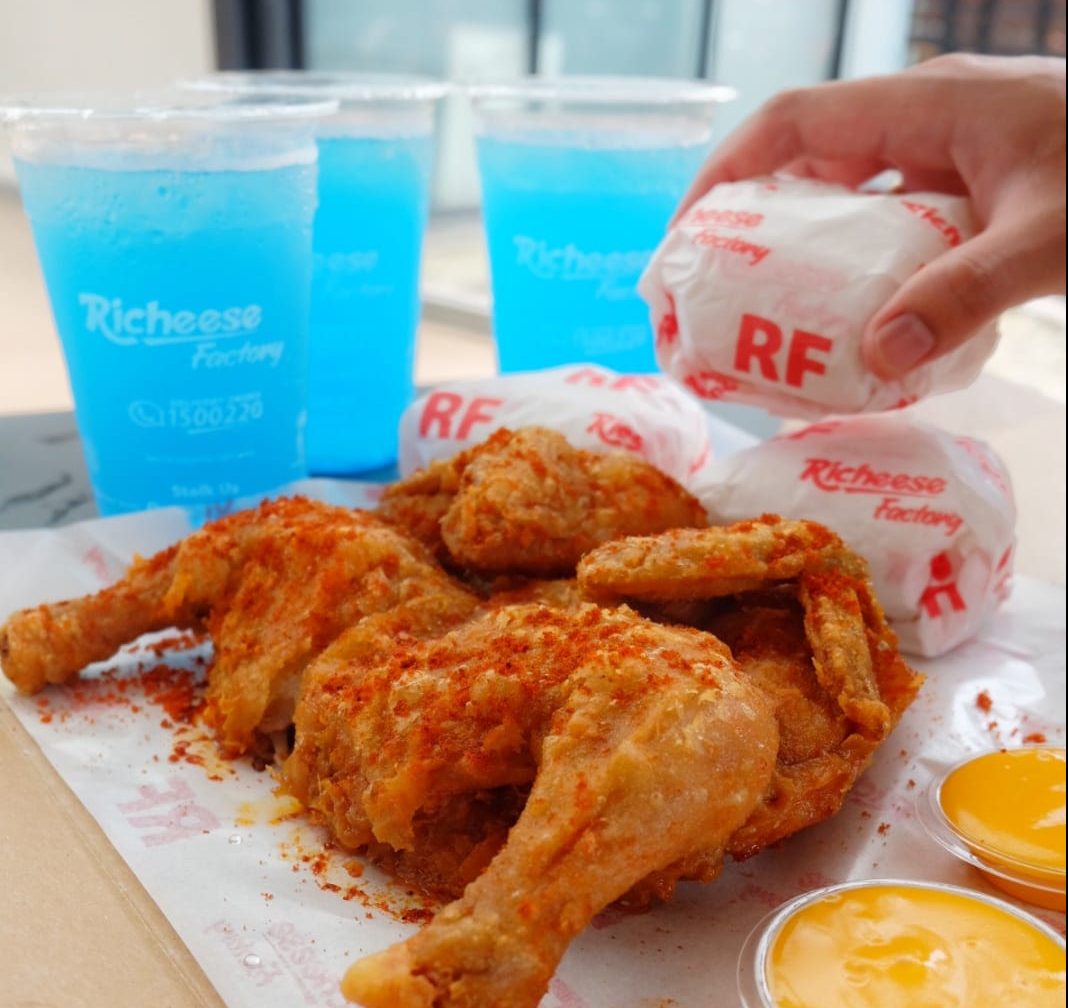 Fire Flying Chicken dari Richeese Factory, Sensasi Ayam Utuh dengan ...
