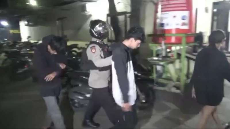 Prostitusi online Libatkan Anak di Bawah Umur Dibongkar Polisi, 3 Remaja Diamankan Beserta ...
