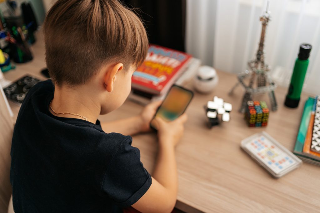 Dampak Negatif Pornografi pada Anak, Perlu Pengawasan Ketat Orangtua – jabarekspres.com