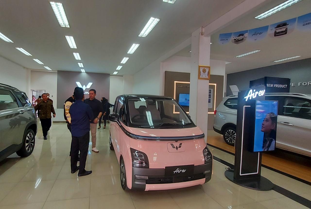 Grand Opening Wuling Kumala Group Bandung, Hadirkan Mobil Listrik ...