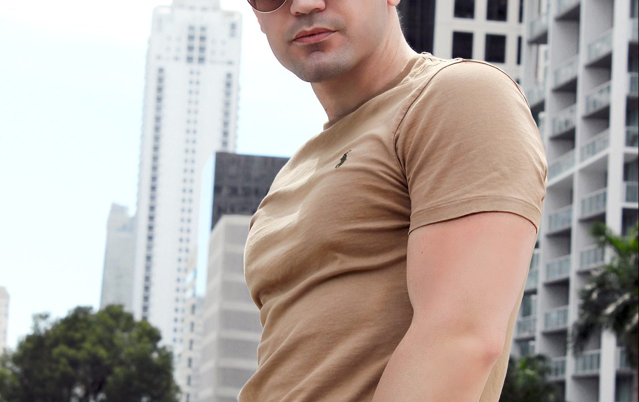 Apa Itu Gigolo? Kenali Arti dan Ciri-Ciri Pria Gigolo – Laman 2 ...