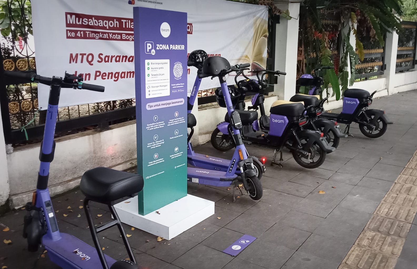 Sepeda Listrik Beam Disoal, Dewan: Trotoar Bukan Tempat Parkir ...