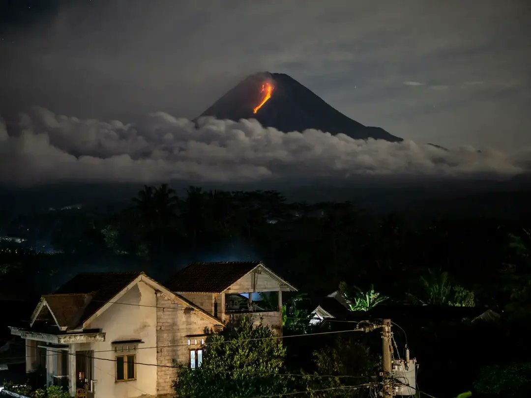 Mount Merapi Erupted on Saturday, Causing Ash Rain Covers Nearby ...