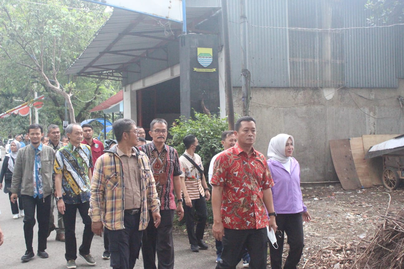 10 Bangunan Liar dan 30 PKL Berdiri di Zona Merah, Pemkot Bandung Gerak Cepat – jabarekspres.com