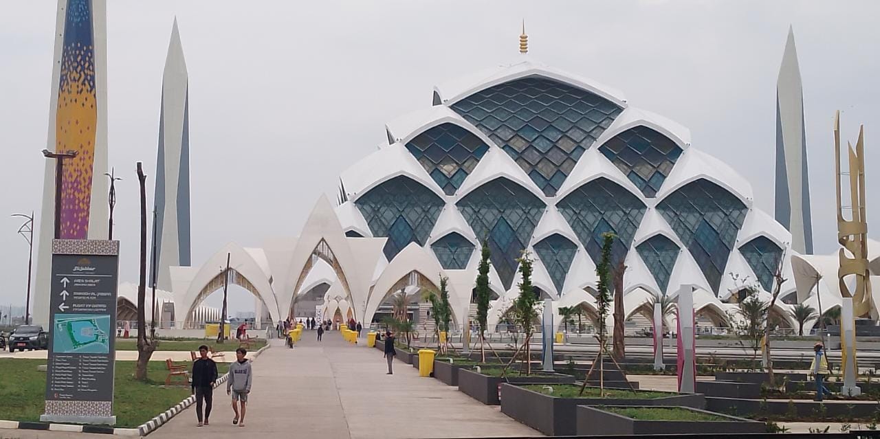 Wagub Uu Larang Berceramah Pecah Belah Umat di Masjid Al Jabbar ...