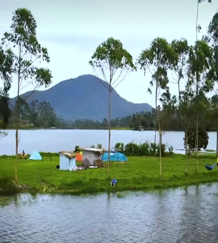 Destinasi Wisata Baru di Bandung, Nusa Manona Pulau Indah di Tengah ...