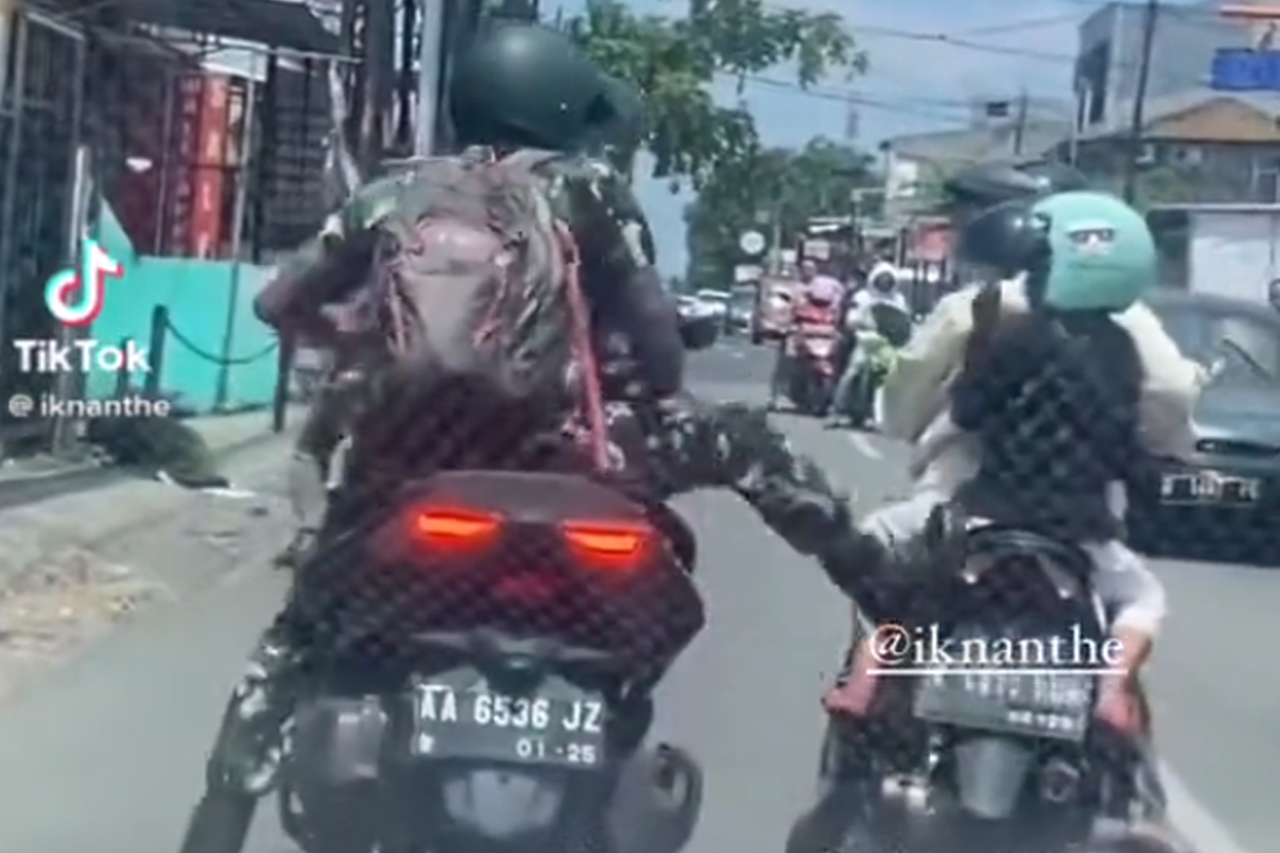 Viral Oknum TNI Tendang Motor Ibu dan Anak Kecil – jabarekspres.com