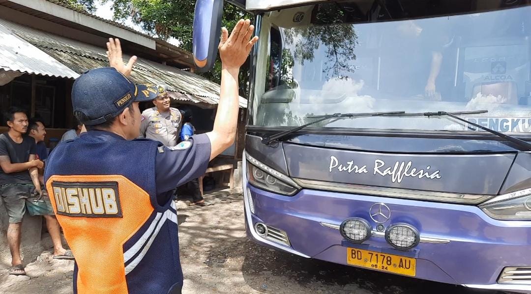 Jelang Mudik Lebaran 2023, Petugas Gabungan Temukan Bus Angkutan Umum Tak Layak Jalan di Kota ...