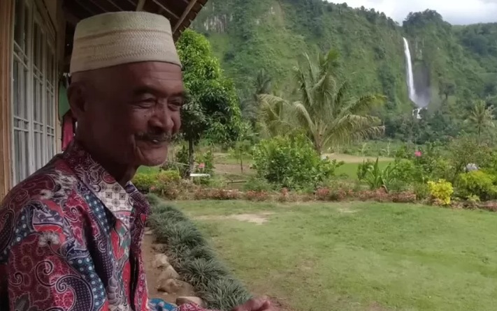 VIRAL! Rumah Sederhana dengan Lanskap Pemandangan Eksotis Curug ...
