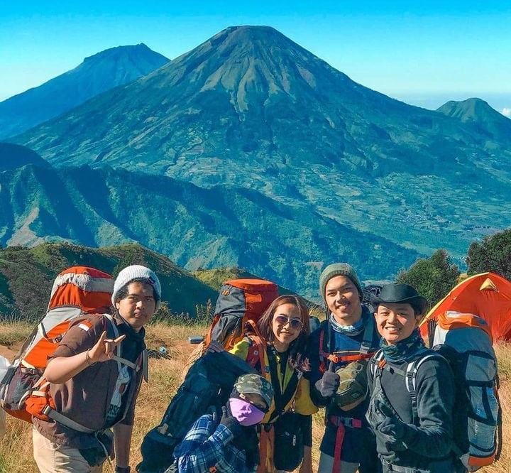 Belum Pernah Naik Gunung? Berikut 4 Rekomendasi Gunung yang Cocok Bagi ...