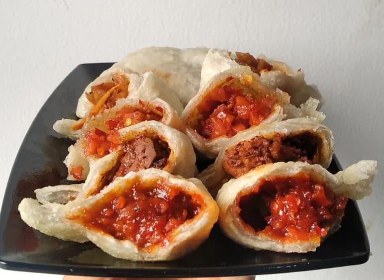 Rekomendasi Jajanan Enak di Bandung Cireng Isi Viral, Pedasnya Jeletot ...