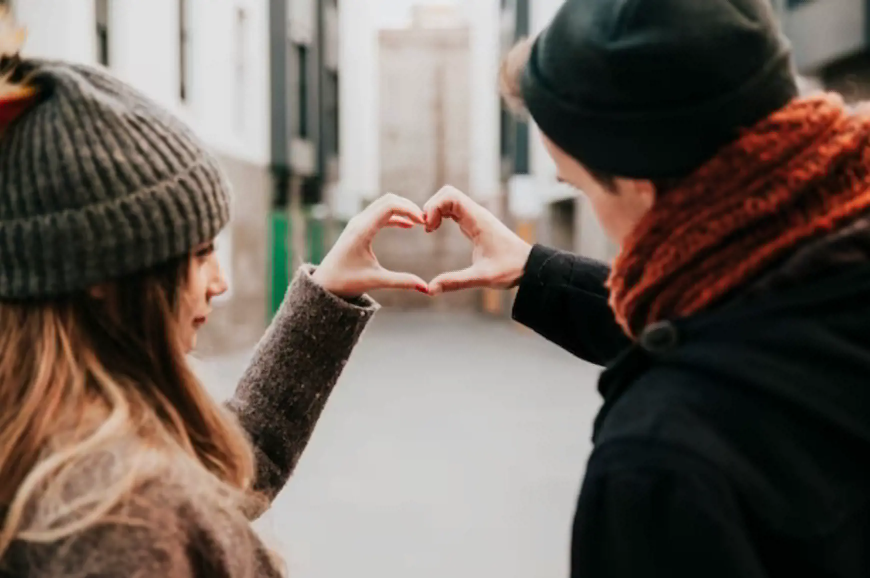 Mengenal Macam-Macam Love Language, Menyampaikan Cinta dengan Bahasa ...