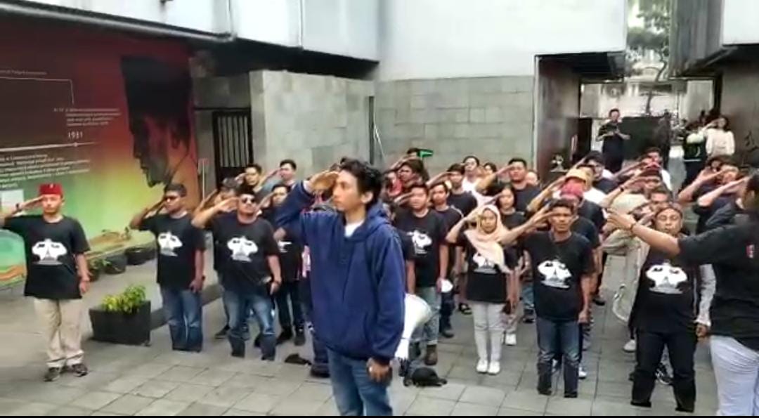 Kenang Perjuangan Bung Karno, GMNI Gelar Upacara di Penjara Banceuy ...