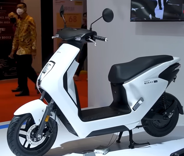 Kelebihan Motor Listrik Honda EM1e;, Tanpa Nyolok Kabel, Baterai Bisa ...