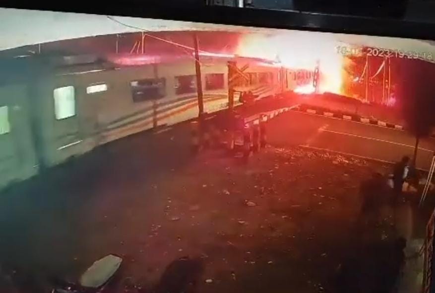 Update Kecelakaan Kereta Api 112 Brantas dan Truk Muatan Besar di Semarang, PT KAI Pastikan ...