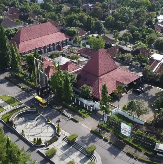 Universitas Gadjah Mada (UGM) Perguruan Tinggi Terbaik untukmu ...