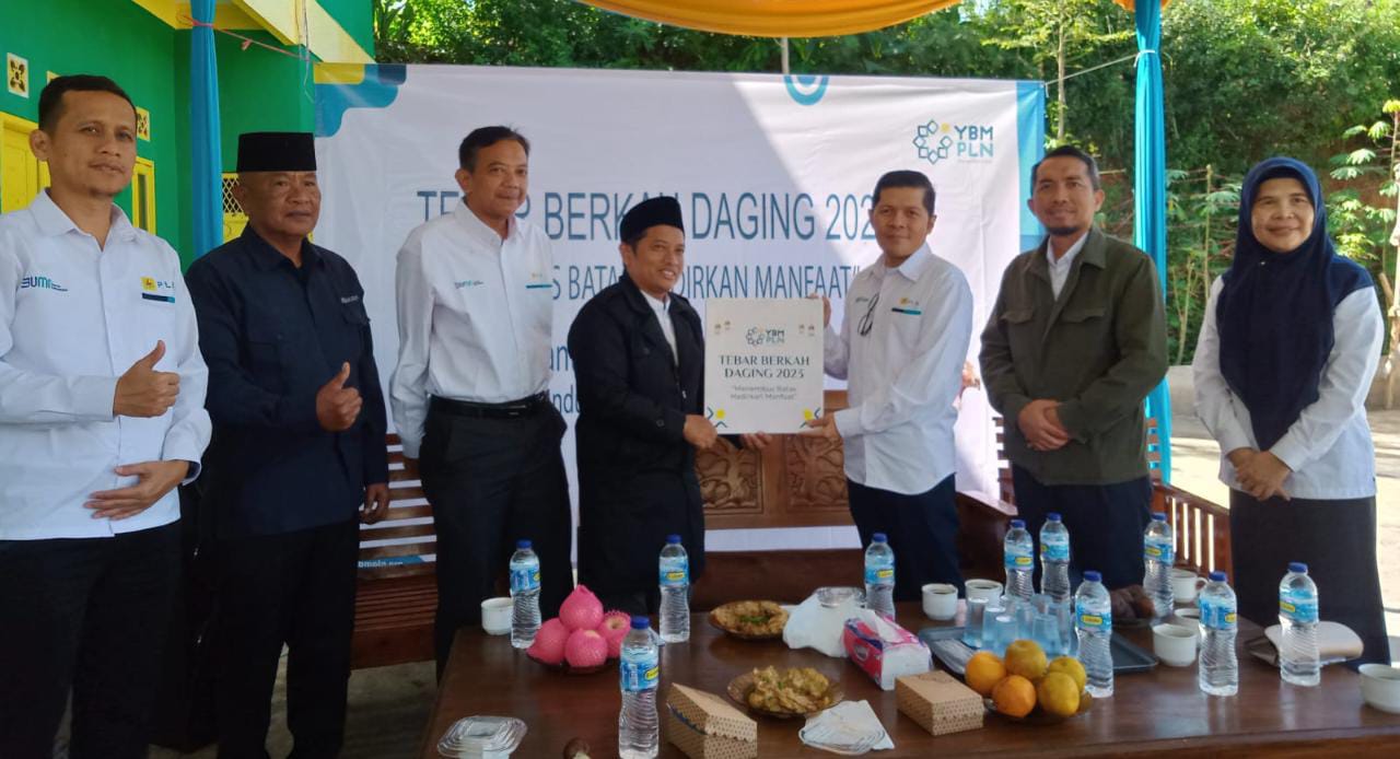 YBM PLN UIT JBT Tebar Daging di Pesantren Alkasyaf – jabarekspres.com