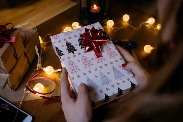 Rekomendasi Kado Girlfriend Day Mudah Dicari untuk Sahabat Perempuan ...