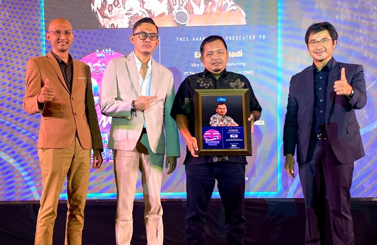 JNE Raih Penghargaan PR Person Awards di Ajang Indonesia Public Relations Summit 2023 ...