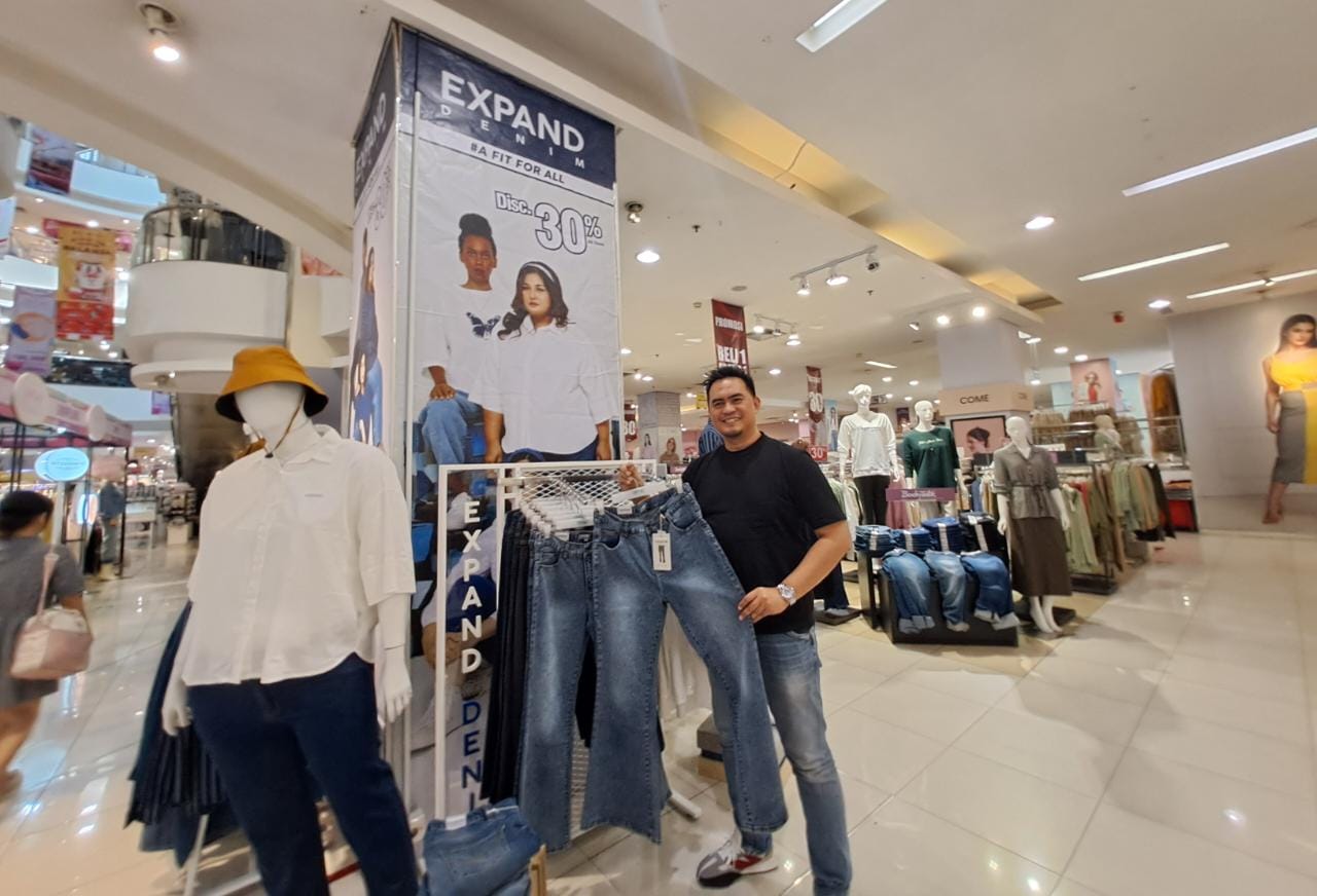 Brand Fesyen Exit Group Gelar Fashion Show, Tampilkan Expand Denim ...