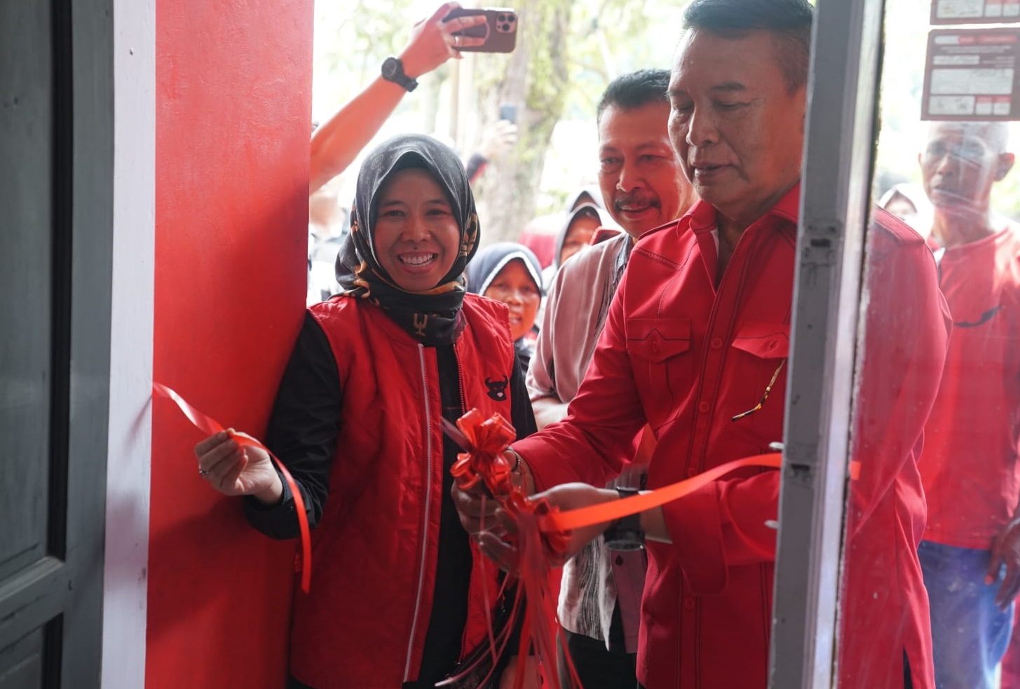 TB Hasanuddin Resmikan Rutilahu Milik Ibu Epon di Sumedang ...