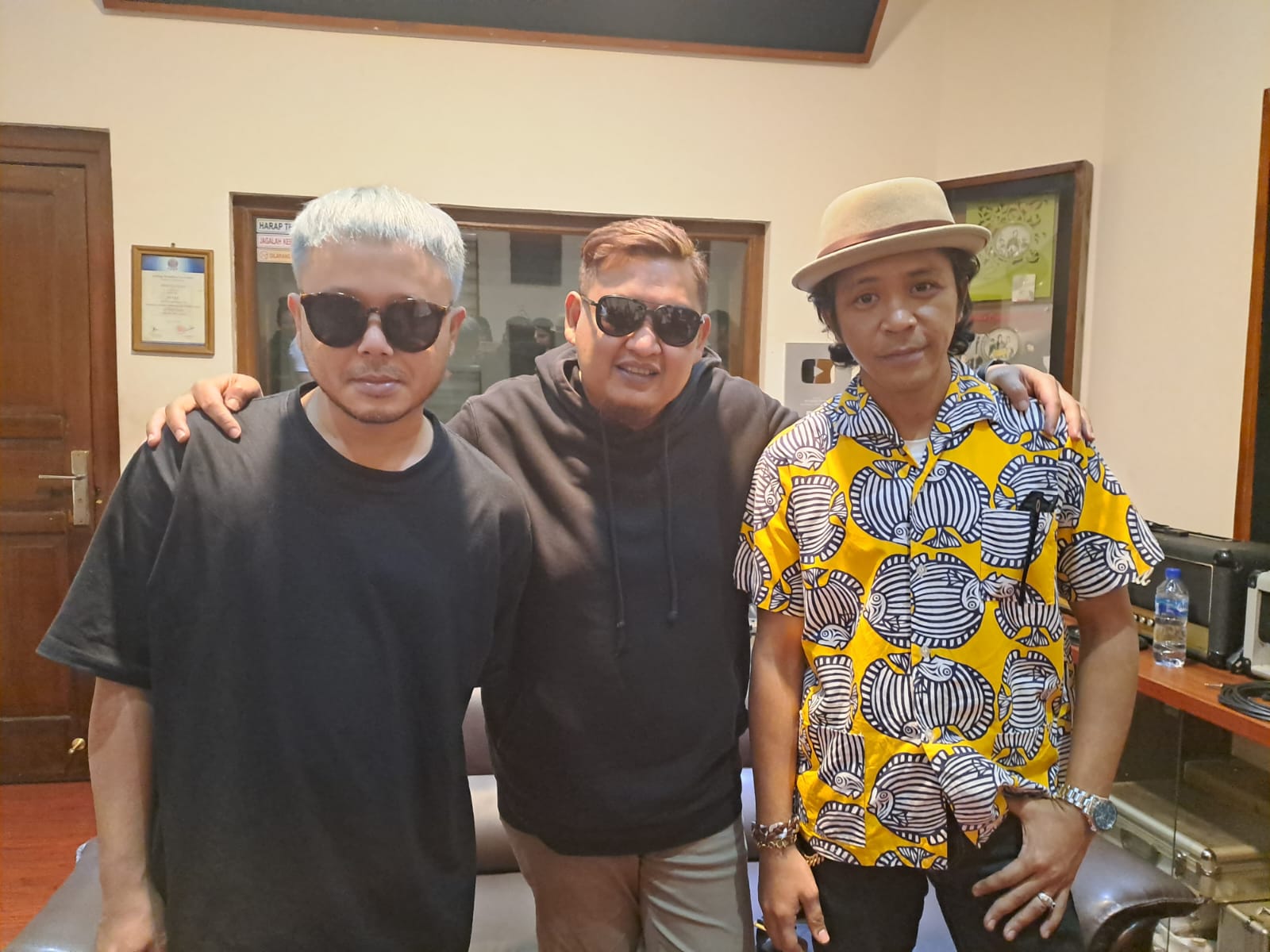 ST12 Kolaborasi Dengan Penyanyi Malaysia Hazama Azmi, Rilis Single ...