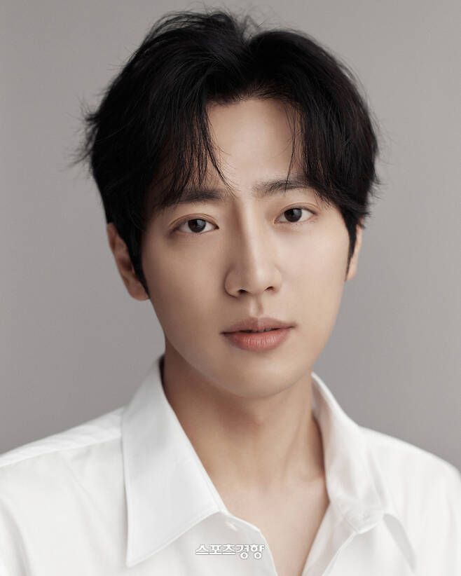 Bintang K-Drama Lee Sang-yeob Resmi Berkencan dengan Non-Seleb ...
