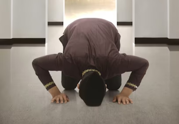 Tata Cara dan Bacaan Sujud Tilawah, Ketika Mendapati Ayat Sajadah ...