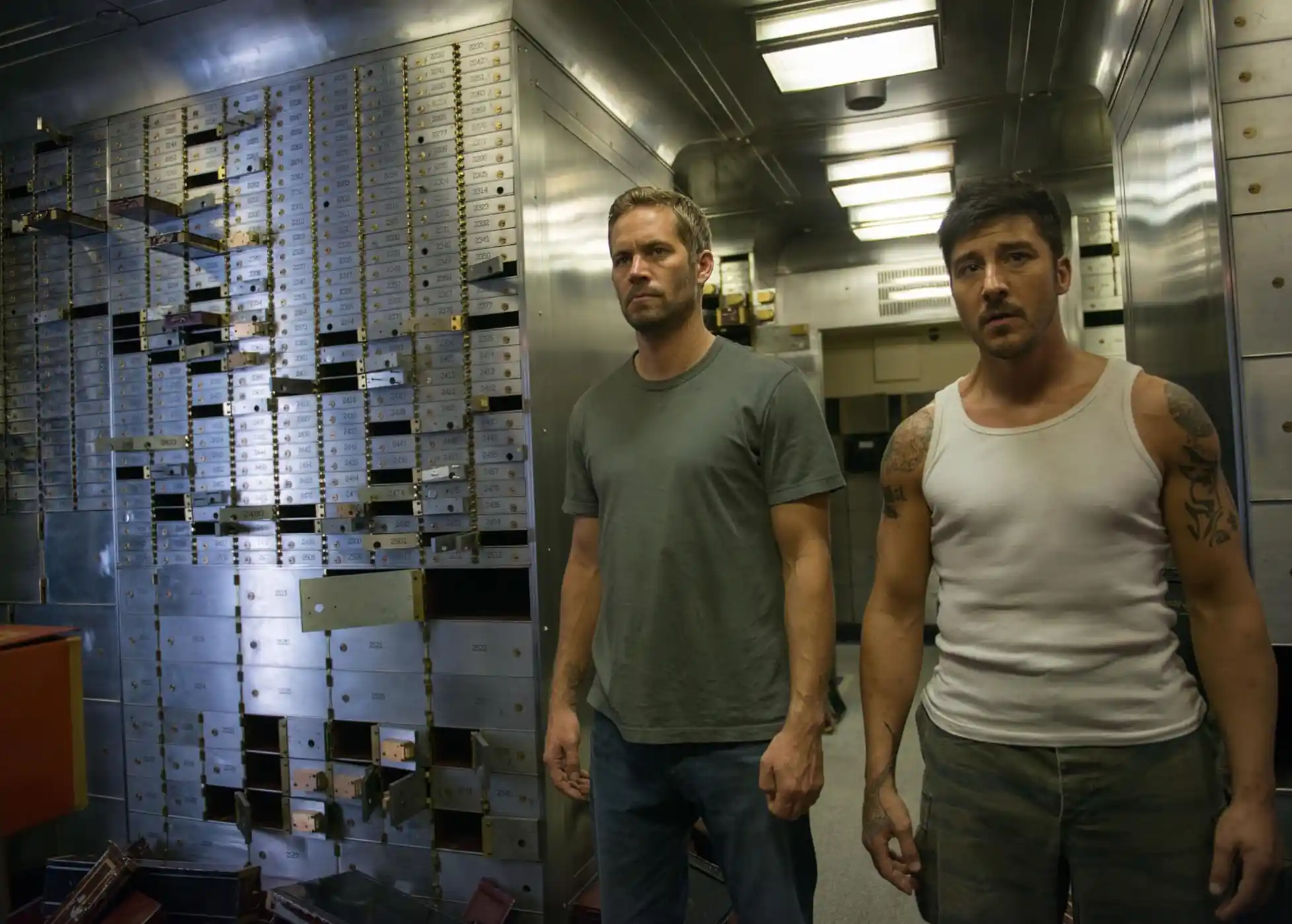 Sinopsis Film Brick Mansions, Aksi Terbaik Paul Walker yang Bikin Deg ...