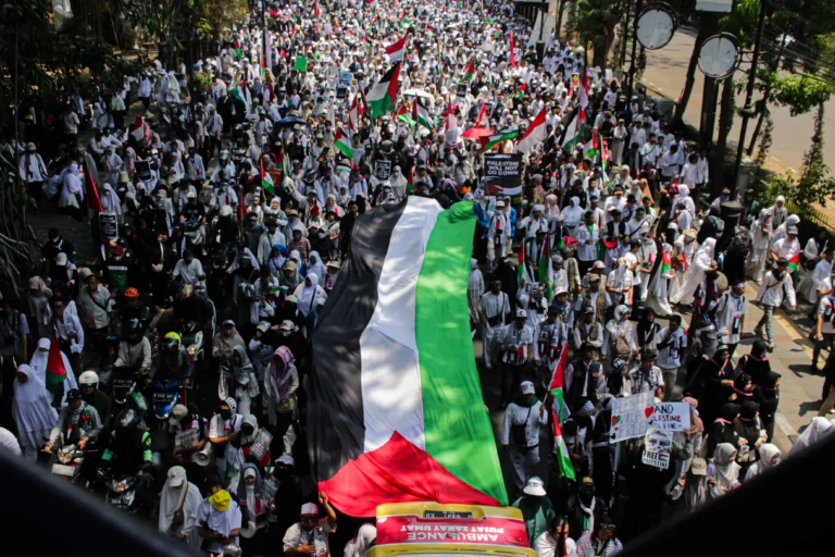 Call to Free Palestine Reverberates in Front of Gedung Merdeka ...