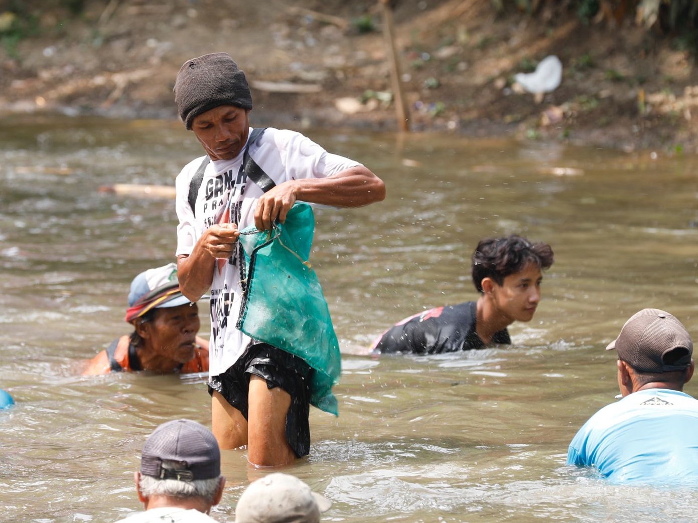 Ajak Warga Pangandaran Ngobeng Lauk, Bagitu Cara Ganjar Sejati Mengisi ...