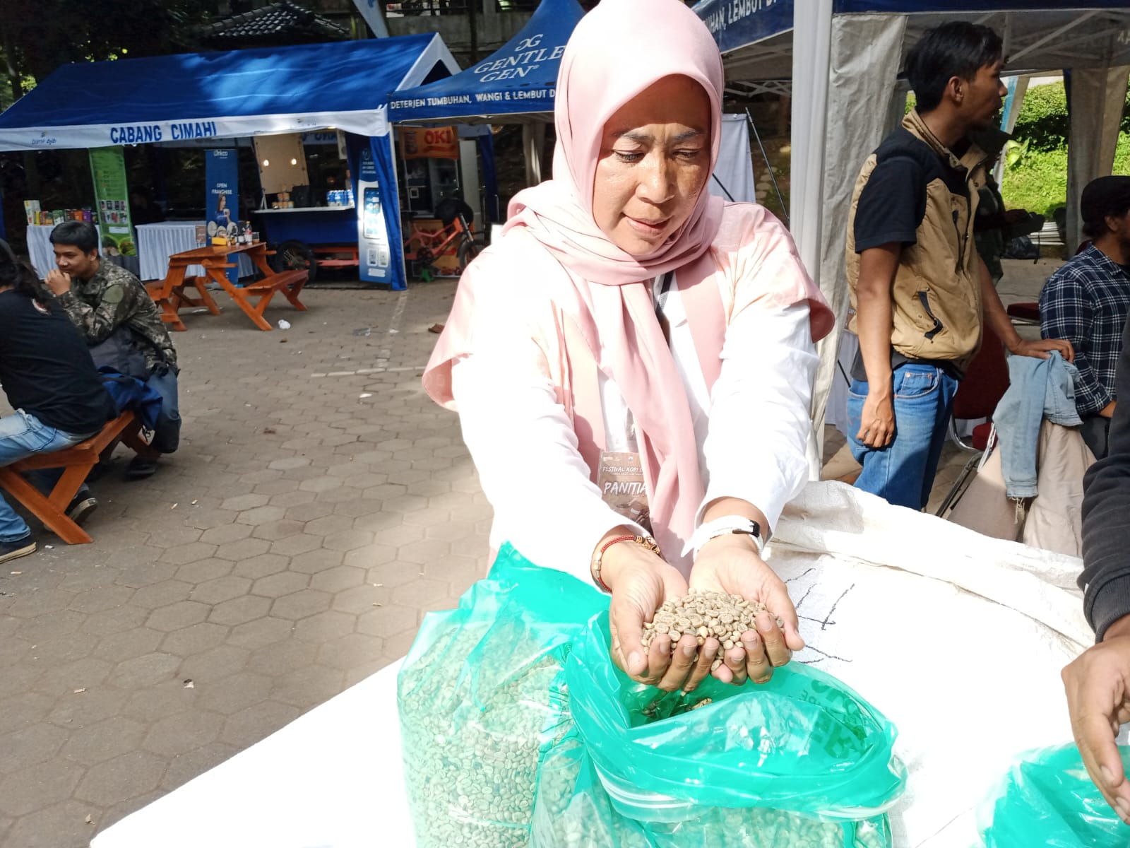 Perjuangan Rohmansyah Pemilik Kopi Magma di Tengah Persaingan Bisnis – jabarekspres.com