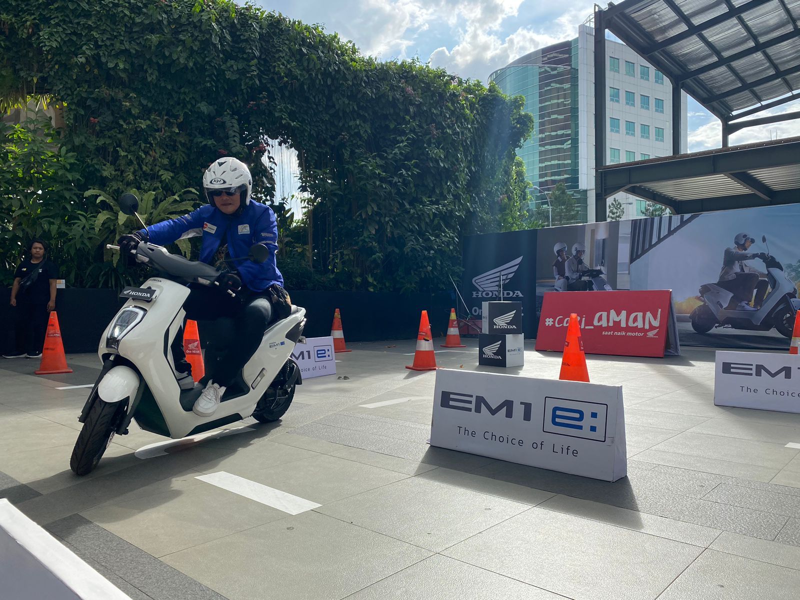 Honda EM1 e: dan EM1 e: PLUS Hadir di Trans Studio Mall Bandung dengan ...