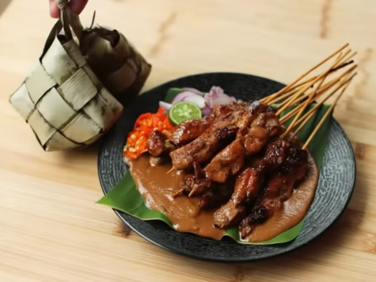 Resep Sate Ayam Khas Senayan ala Chef Devina Hermawan, Dijamin Bumbunya ...