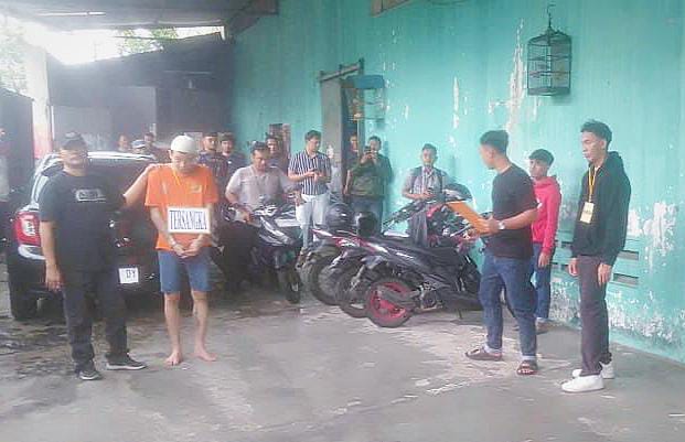Alung Peragakan 29 Adegan saat Bunuh dan Simpan Mayat Pacarnya di Ruko ...