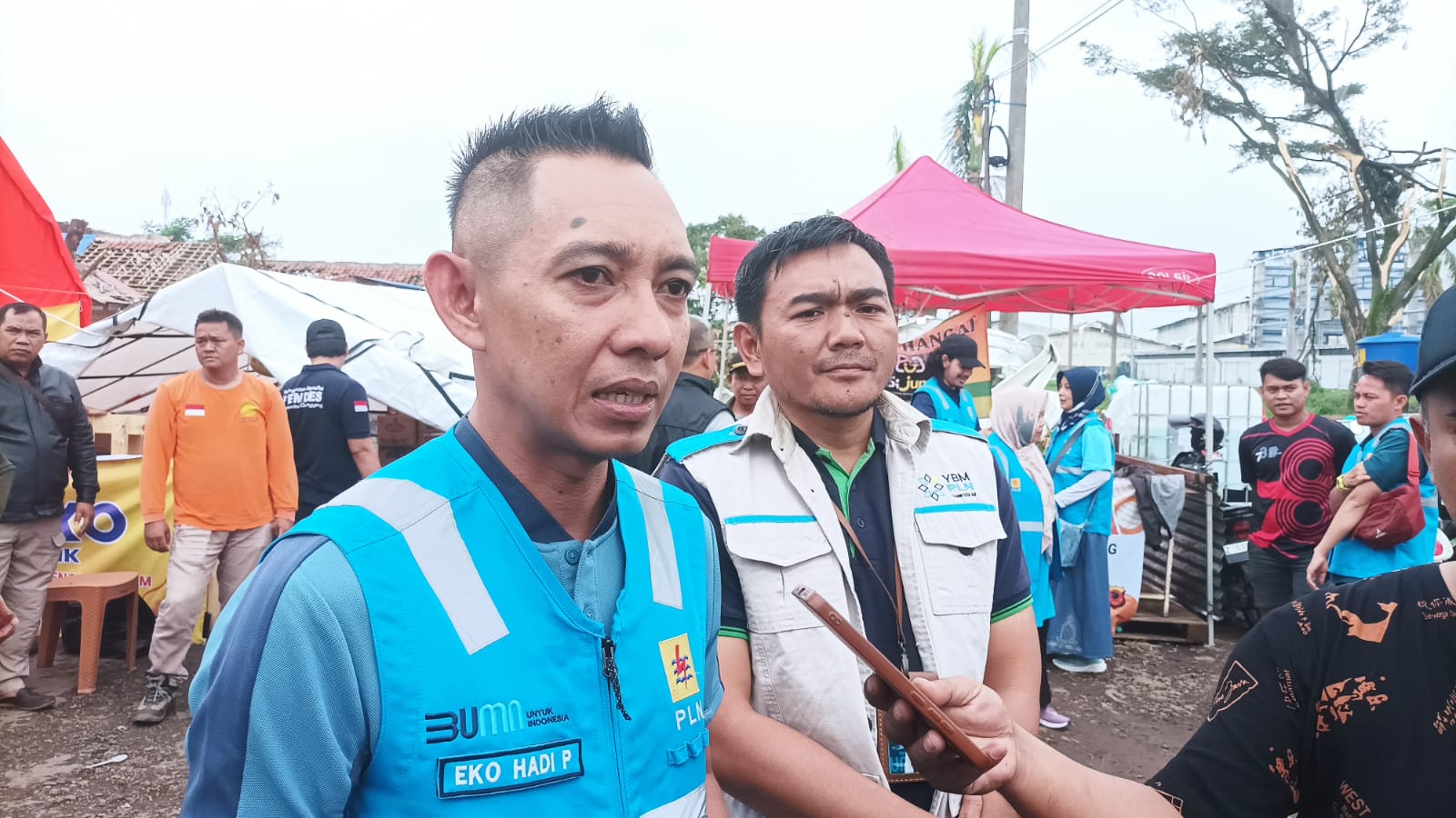 PLN Sumedang Salurkan Bantuan untuk Warga Terdampak Angin Puting Beliung – jabarekspres.com