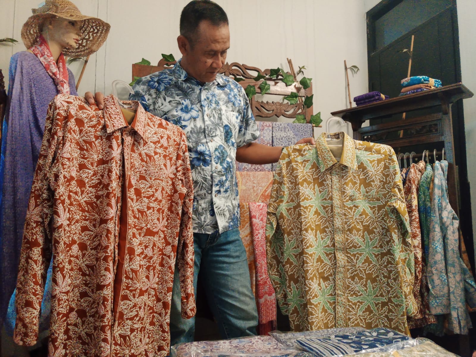 Mengenal Batik Khas Cimahi, Pelestarian Budaya di Lembur Batik ...