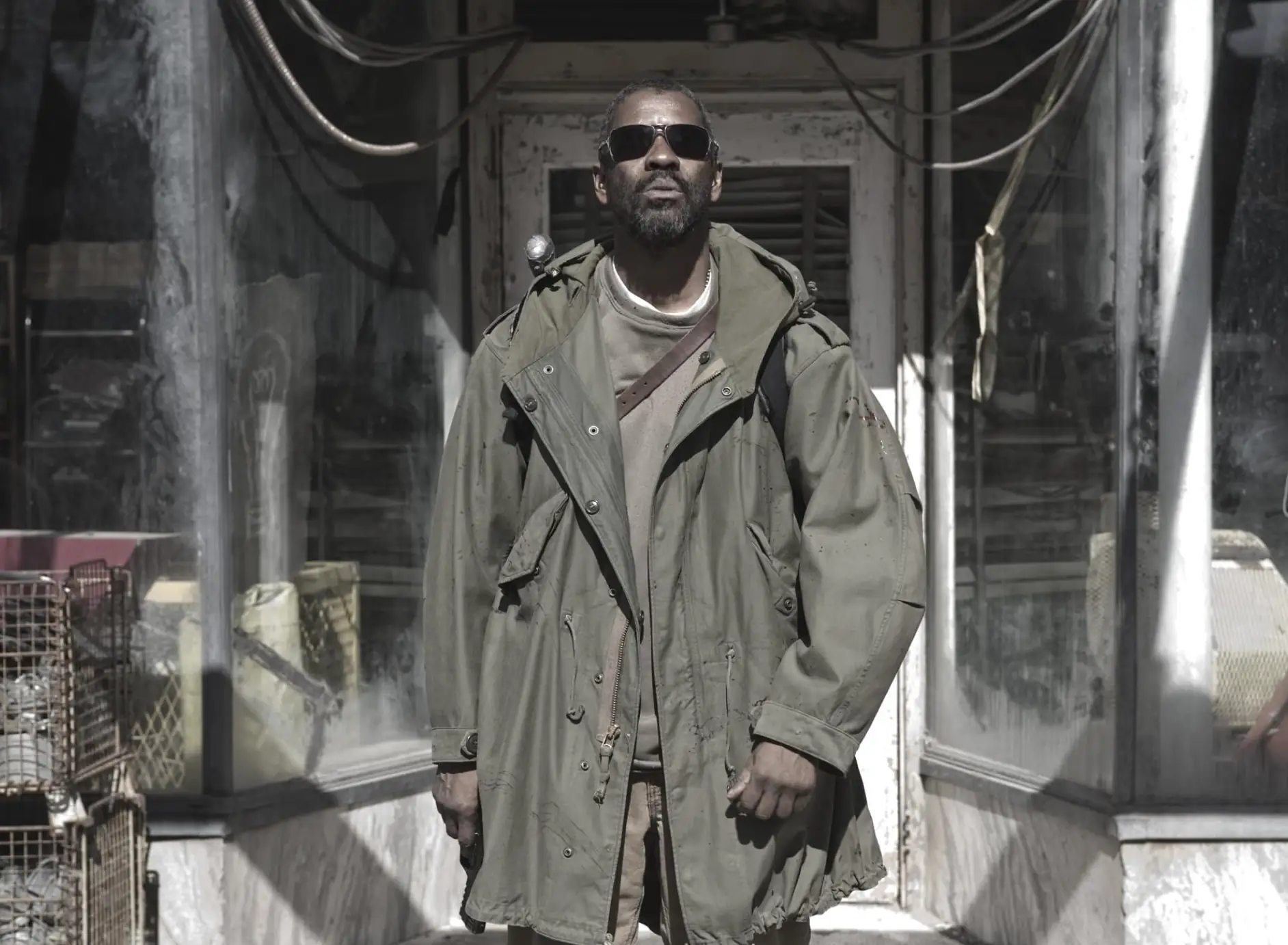 Sinopsis Film Book of Eli, Kisah Gelandangan Menemukan Buku Ajaib ...