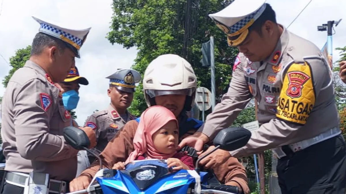 Operasi Keselamatan Lodaya, Satlantas Polresta Bogor Kota Masifkan Pembagian Sabuk Keselamatan ...