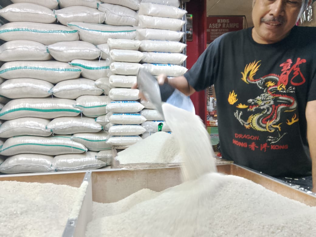 Harga Beras Medium di Kota Cimahi Turun Jadi Rp12 Ribu per Kilogram – jabarekspres.com